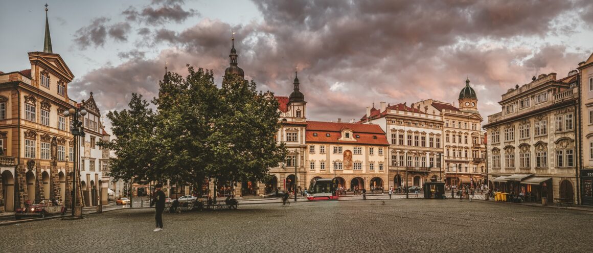 Historiska torget i Gamla stan i Prag | Prague.org