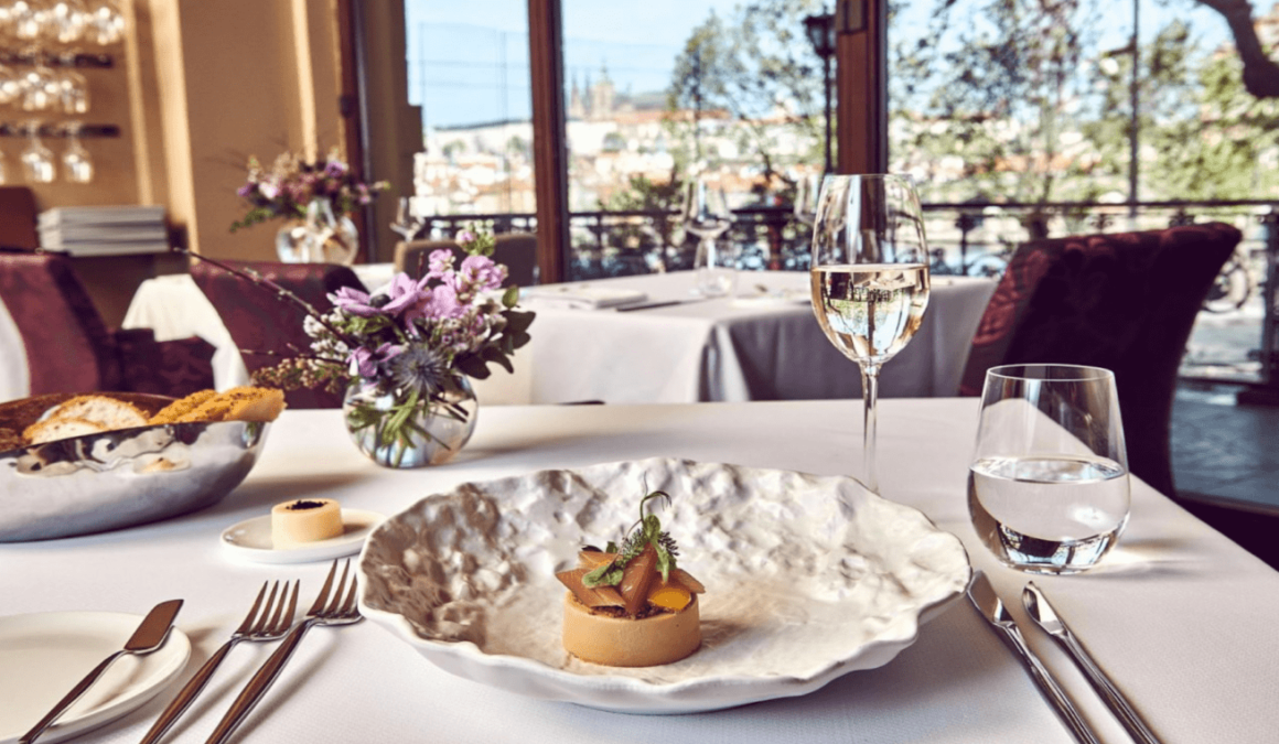10 nejromantičtějších restaurací v Praze💕 | Prague.org