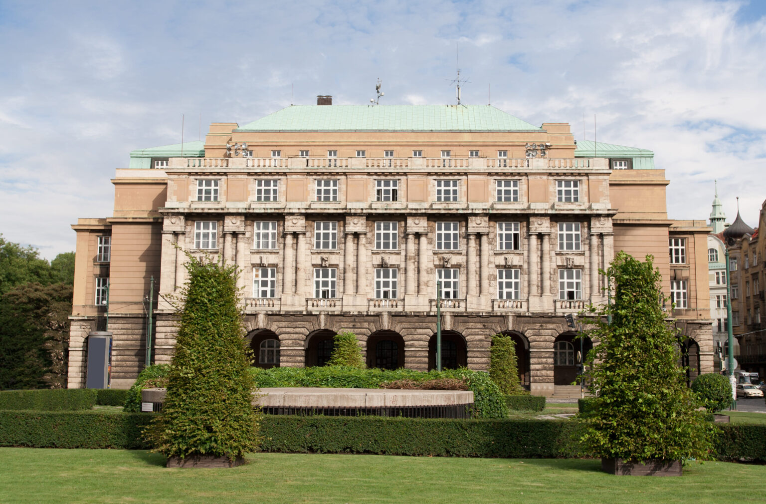 La majestueuse Université Charles de Prague🎓 I Prague.org