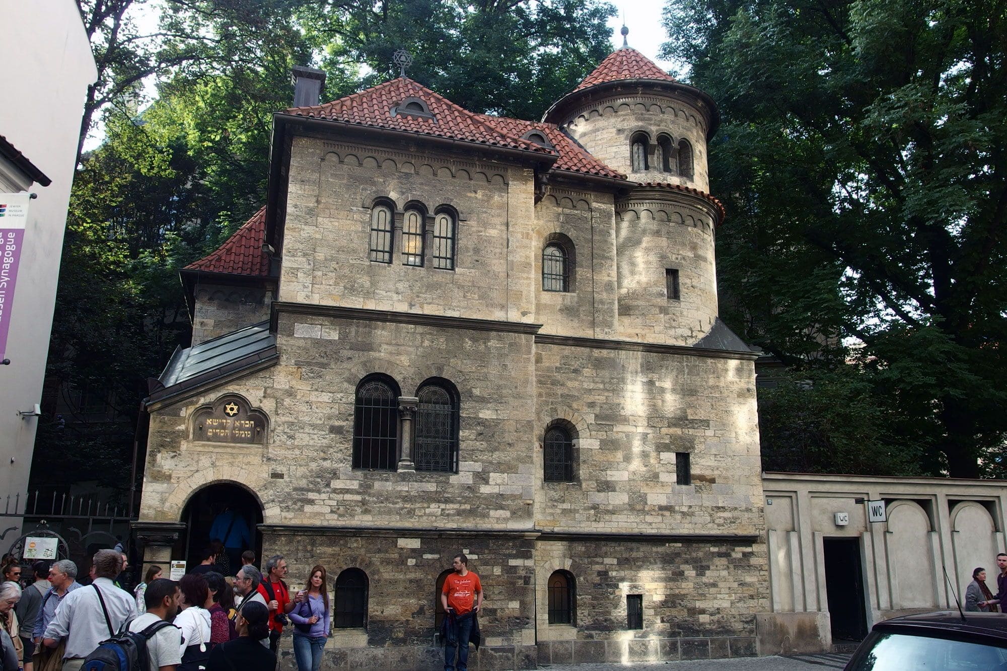 Discover the History of the Jews in Prague 📖