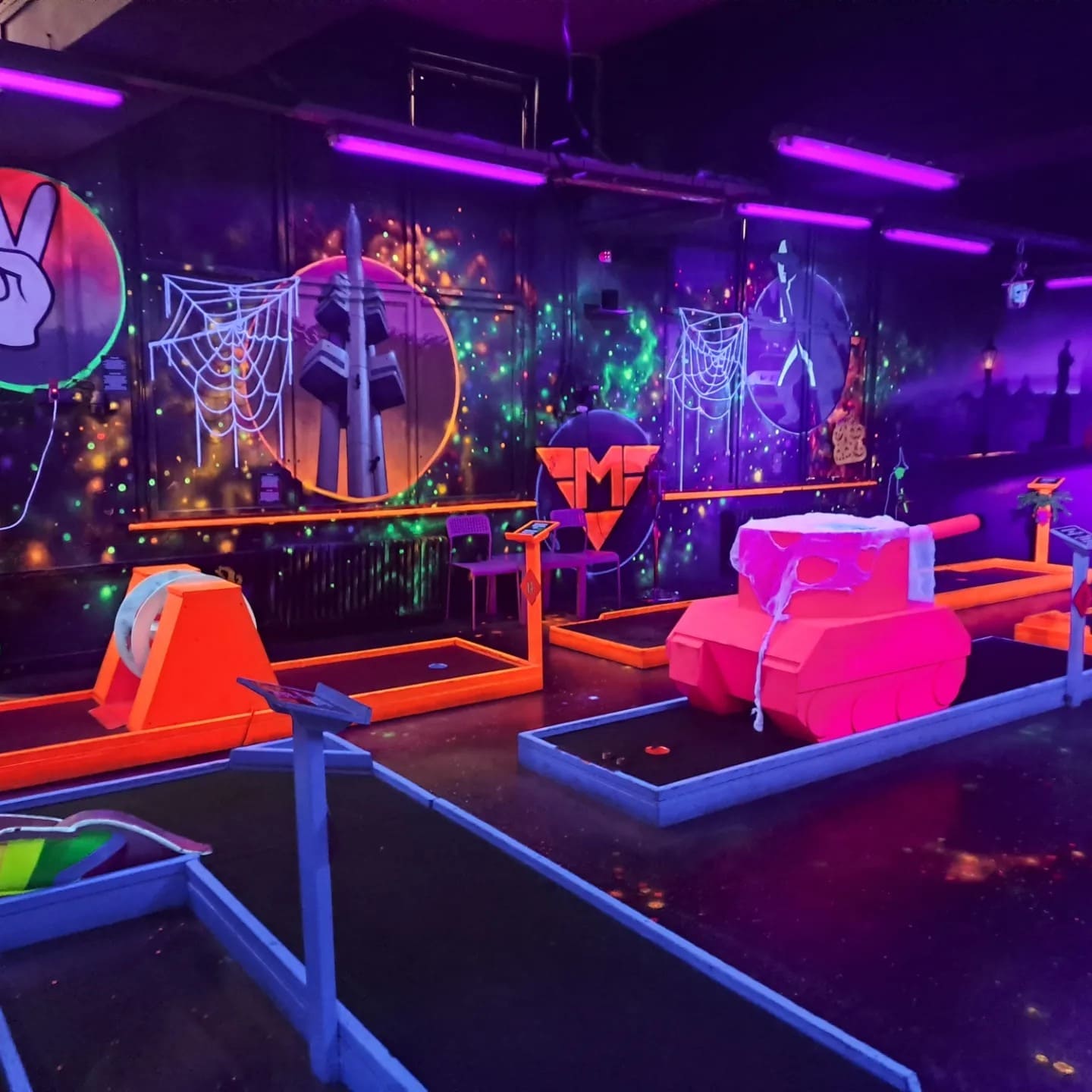 10 Beste clubs in Praag voor een onvergetelijke avond🪩 🕺💃